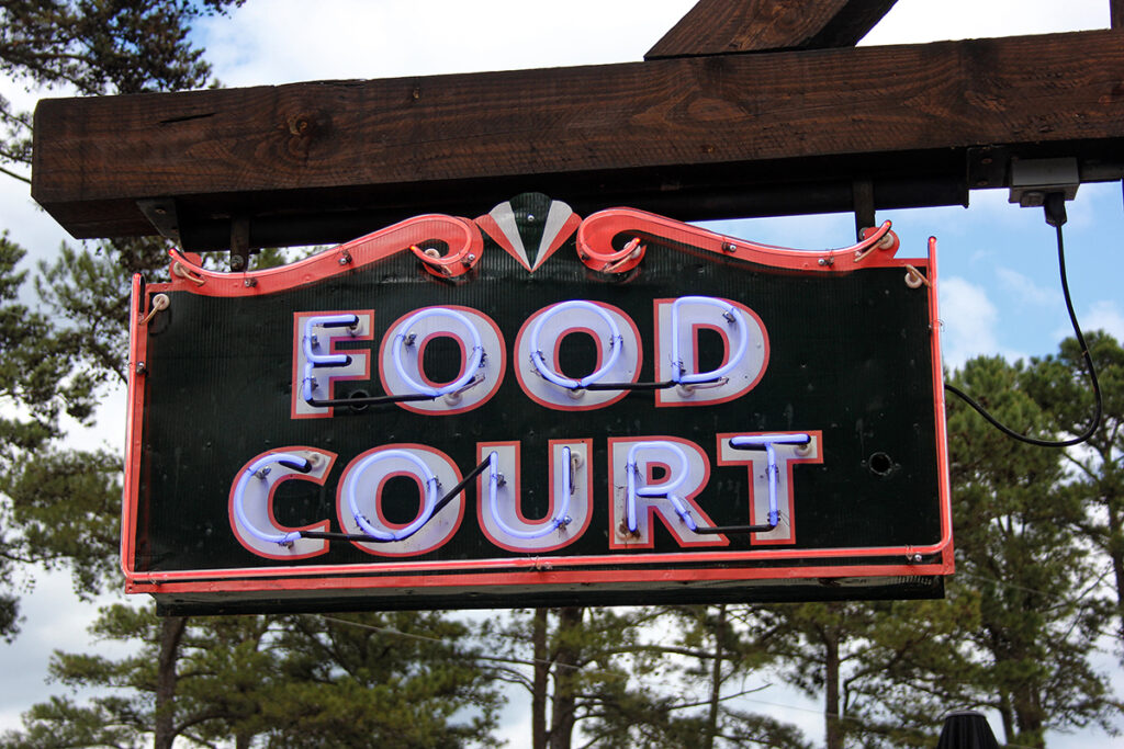 How Sign Restoration Influences Local Culture and Commerce in Pinellas